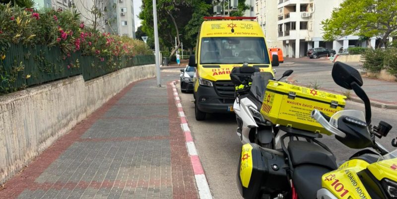 נקבע מותה של אישה בת 60 ופונה אדון כבן 65 במצב קשה מאירוע אלימות ...